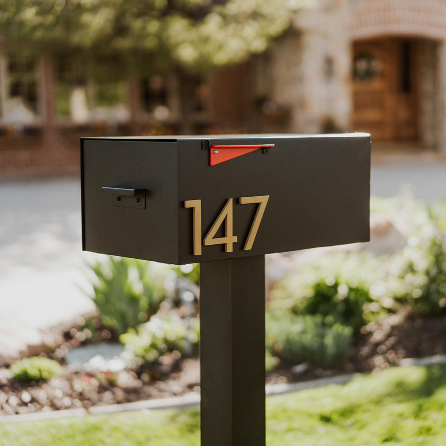 Large Malone Post-Mounted Mailbox – Post & Porch