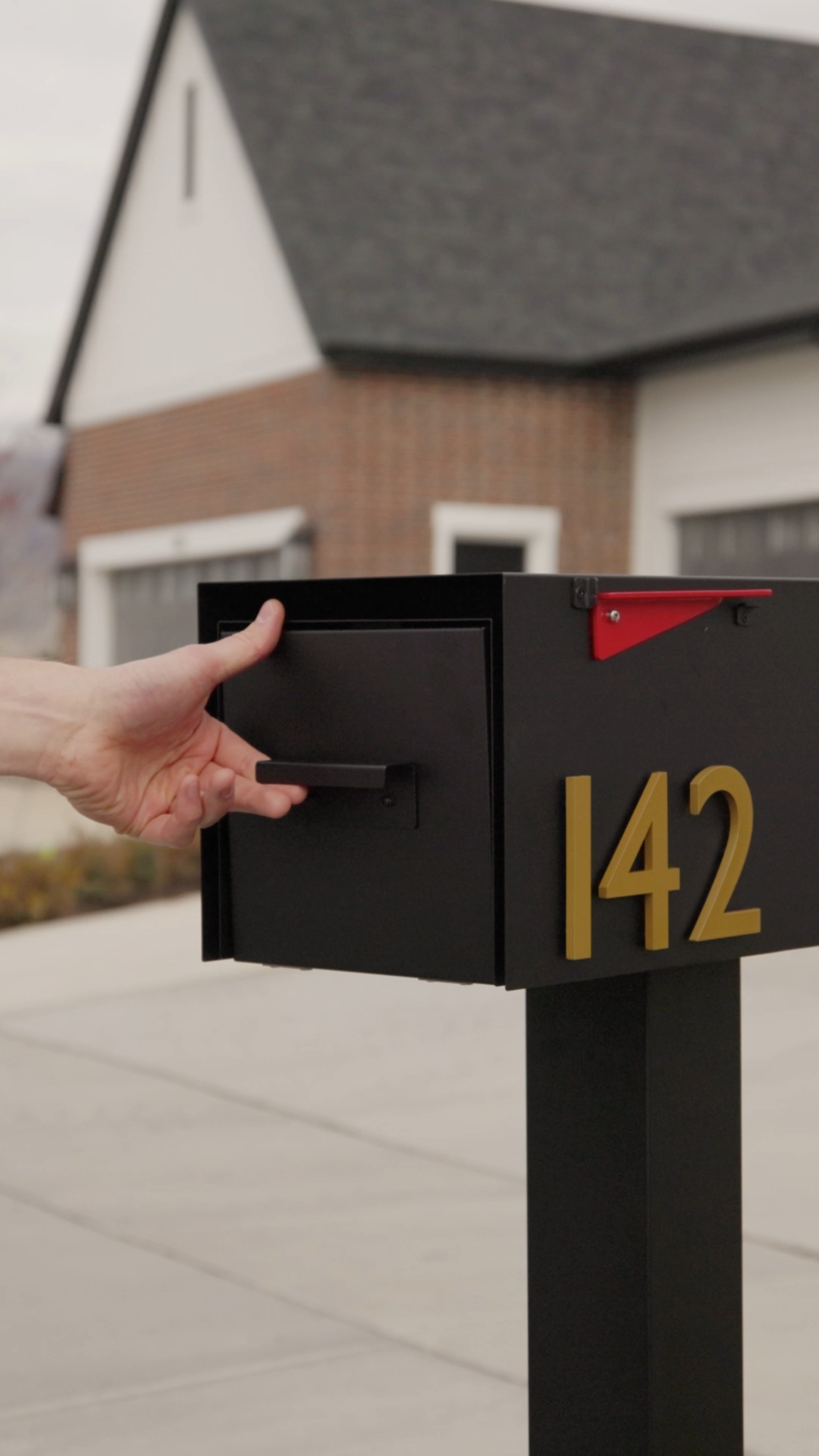 Dual Access Post-Mounted Mailbox – Post & Porch