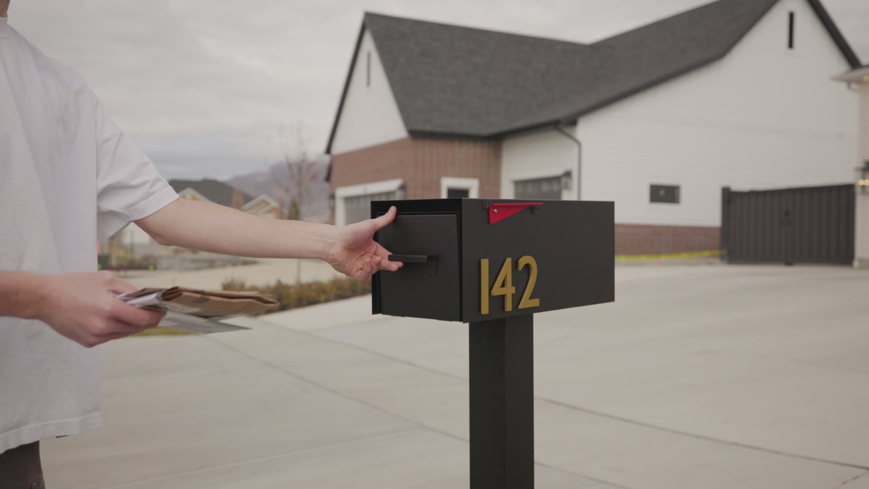 Dual Access Post-Mounted Mailbox – Post & Porch